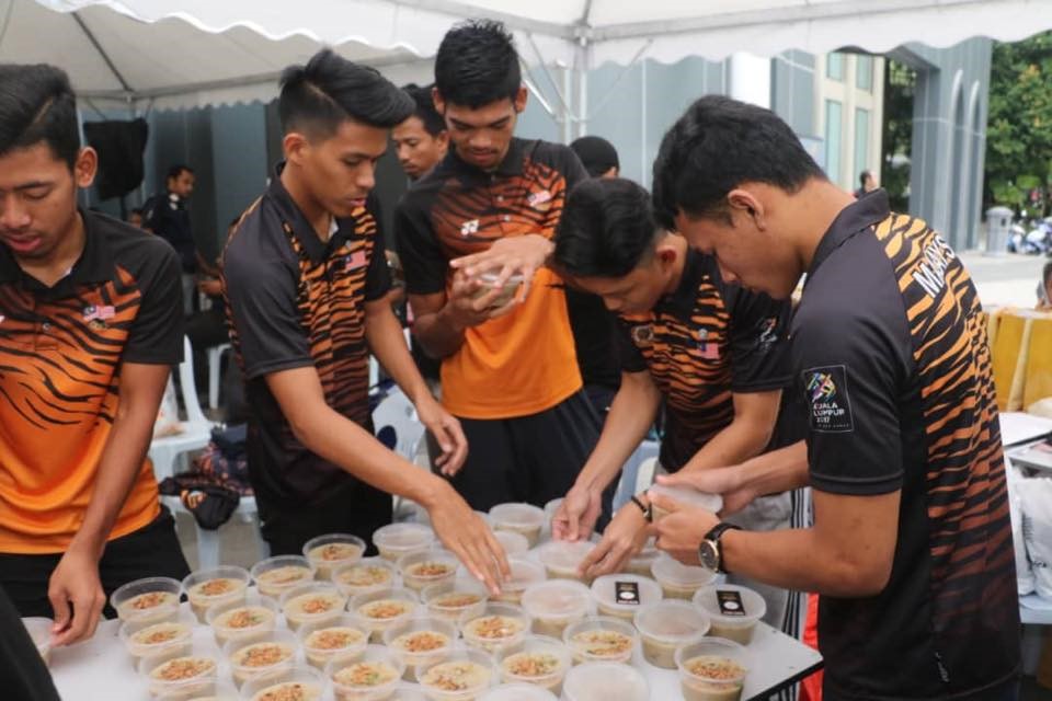 Program Memasak Bubur Lambuk Perbadanan Stadium Malaysia di KL Sports ...